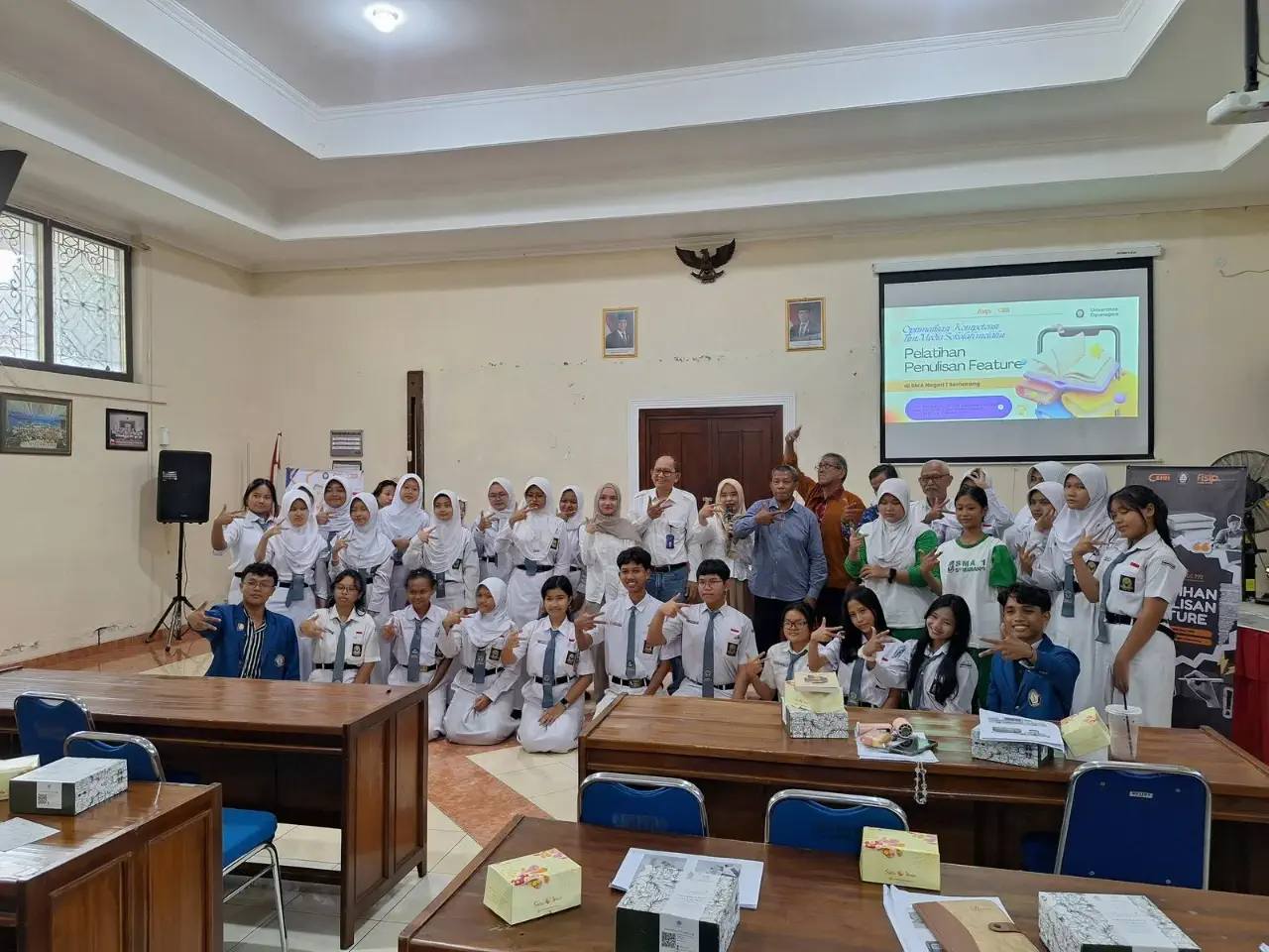 UNDIP Communication Lecturers Train Semarang High School Students in ...